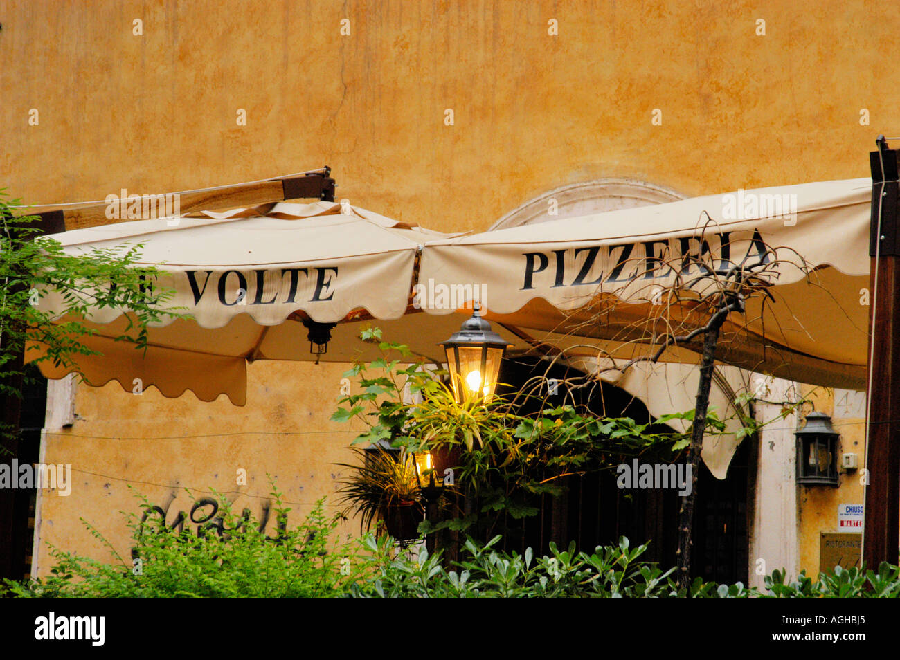 outdoor pizzeria/restaurant, Rome, Italy Stock Photo - Alamy