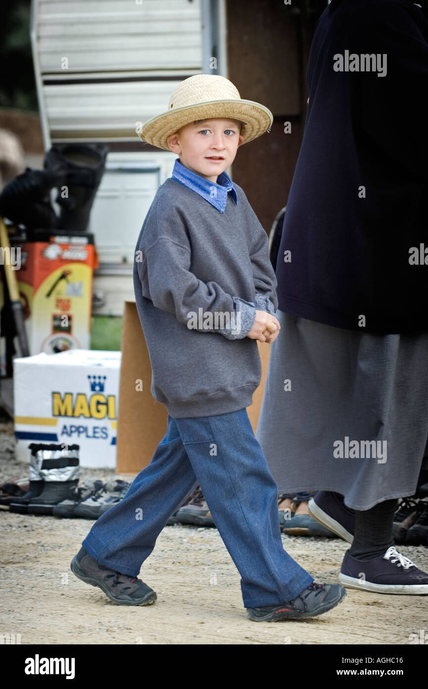 Amish boy hi-res stock photography and images - Alamy
