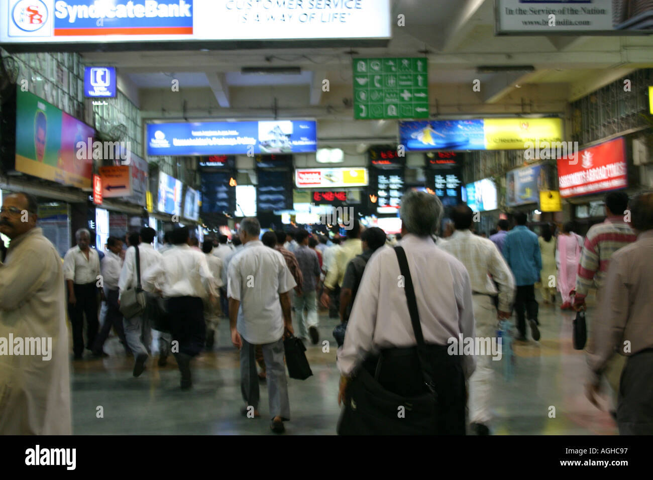 Crowd office india hi-res stock photography and images - Alamy