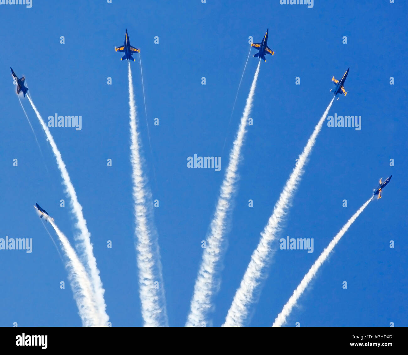Five planes flying together hi-res stock photography and images - Alamy