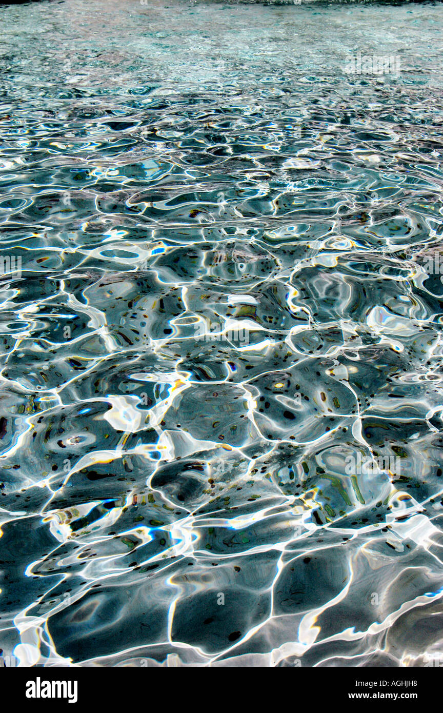 Throw coins fountain hi-res stock photography and images - Alamy