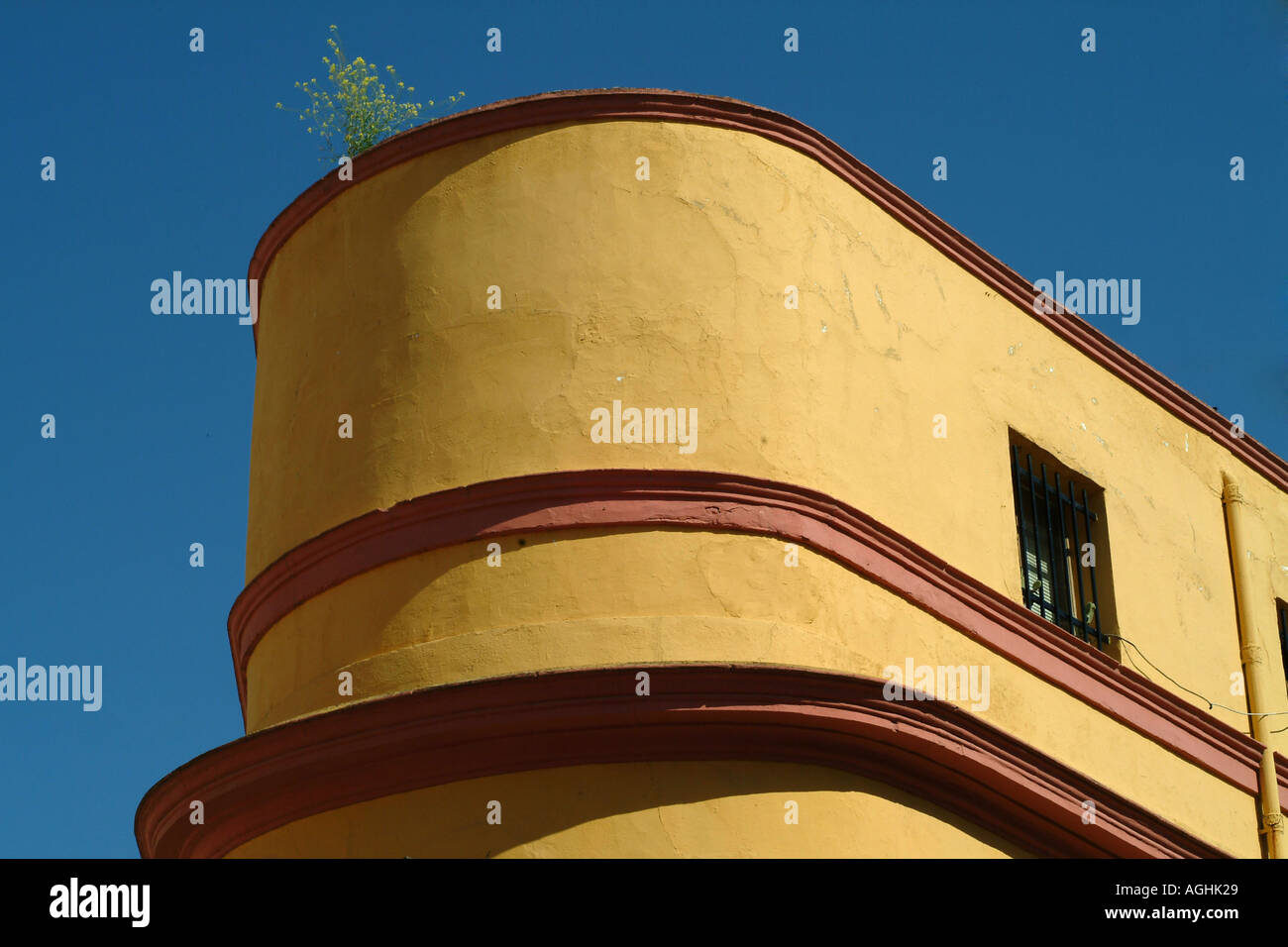 Rounded corner building hi-res stock photography and images - Alamy