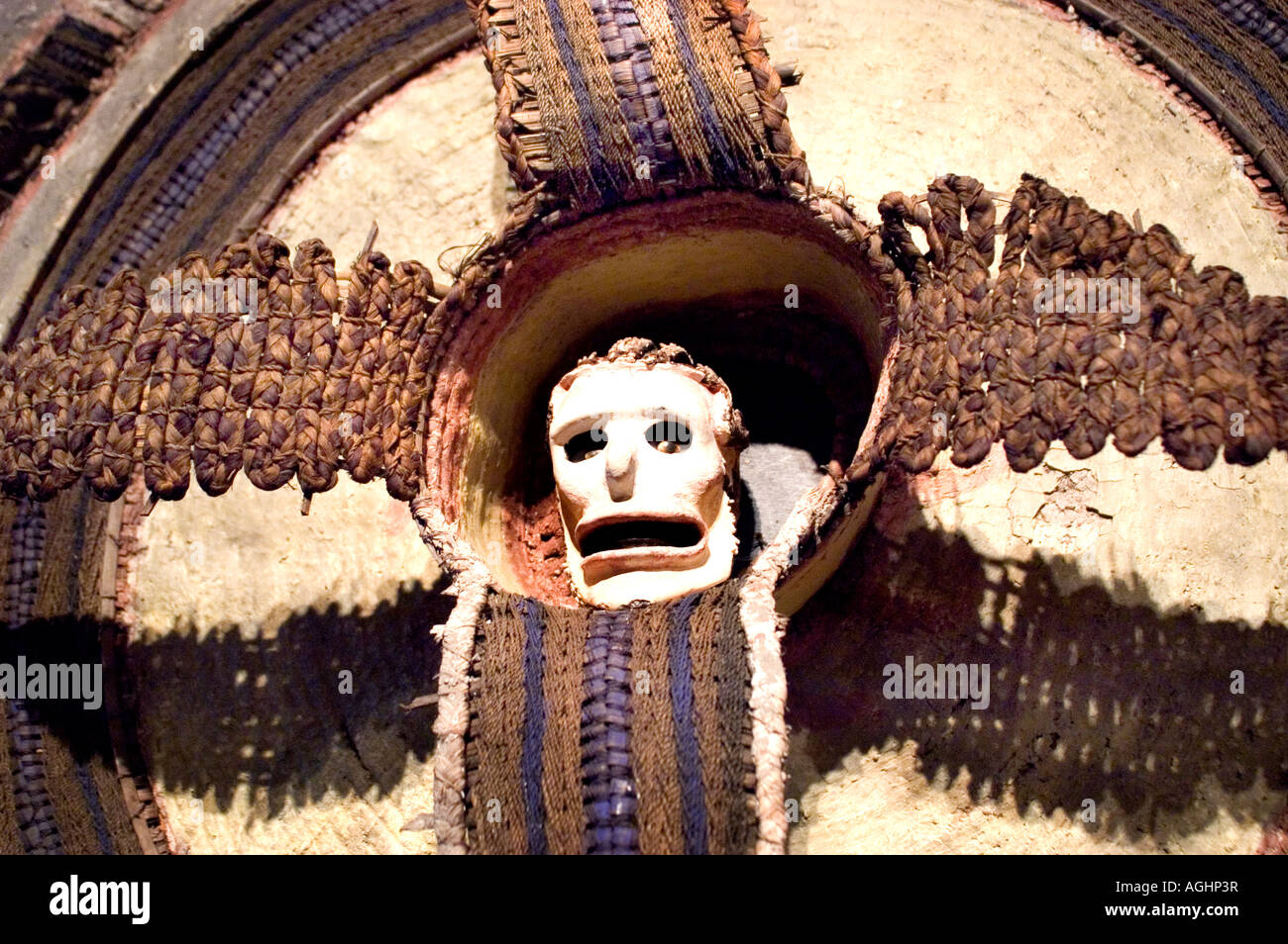 Nord New Ireland Vavara type malagan sculpture powerfull dangerous disk ...