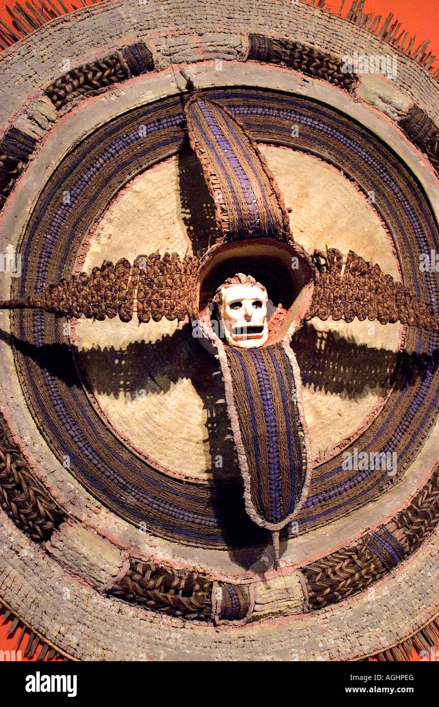 Nord New Ireland Vavara type malagan sculpture powerfull dangerous disk ...