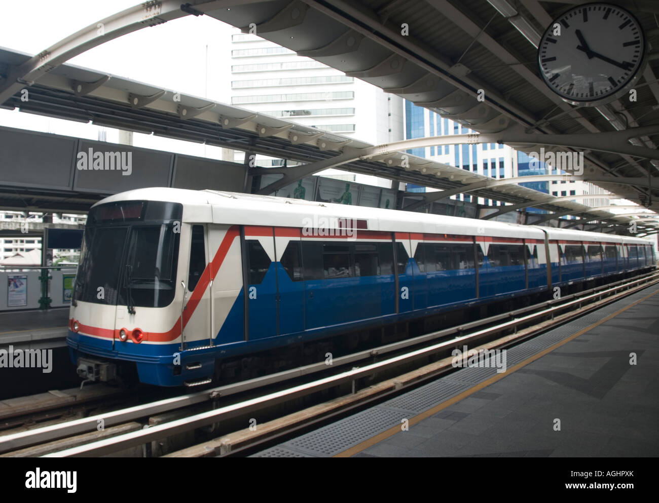 Rapid urban transportation hi-res stock photography and images - Alamy