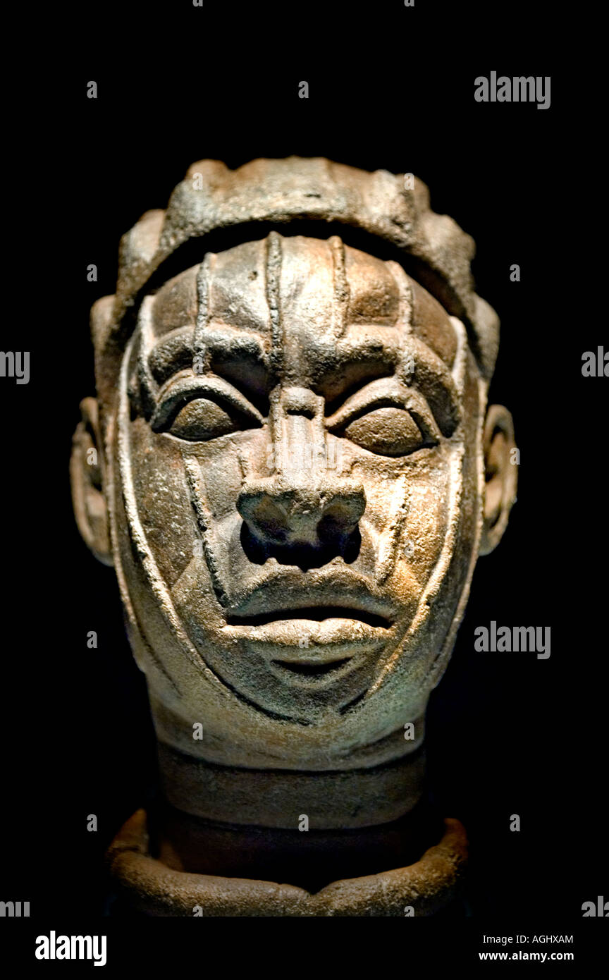 Ife head hi-res stock photography and images - Alamy
