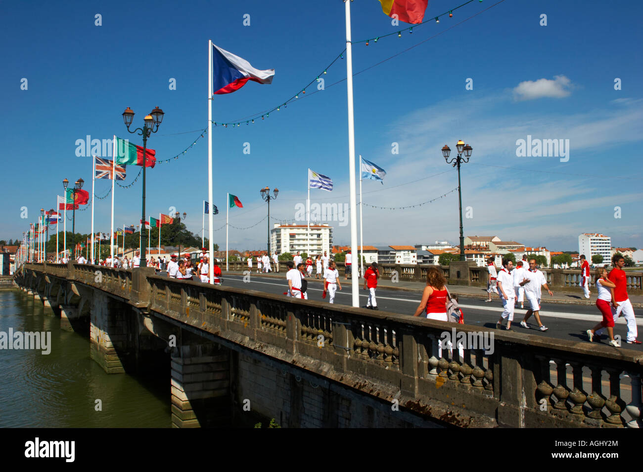 Bridge bayonne pyrenees france hi-res stock photography and images - Alamy