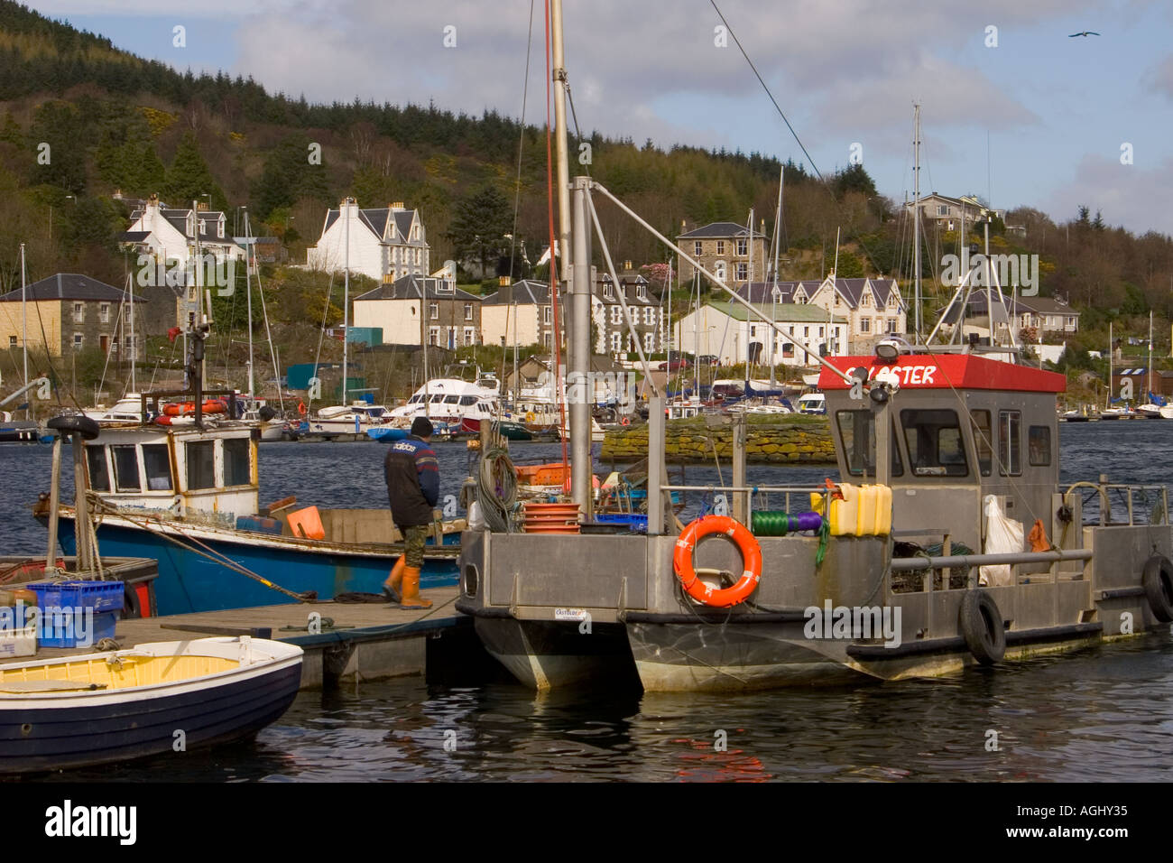 Tarbet pier hi-res stock photography and images - Alamy