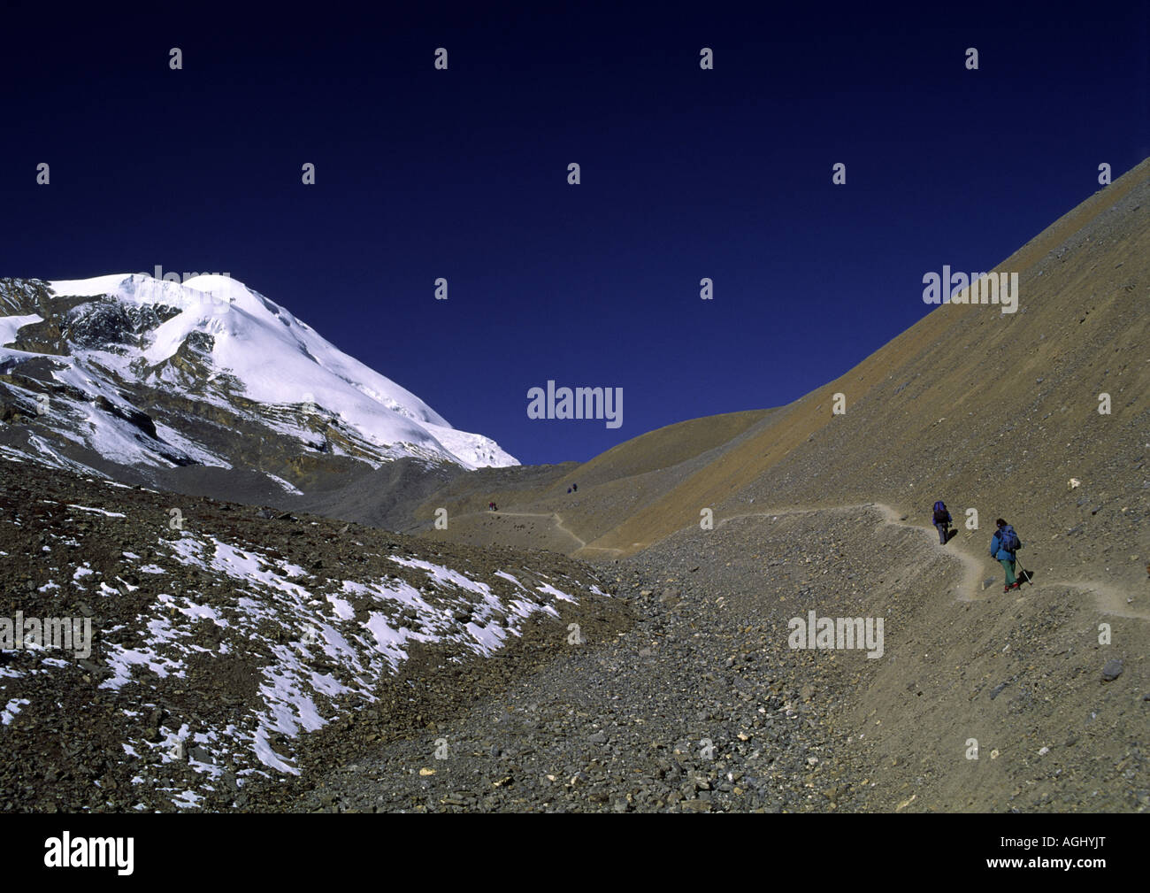 Trekkers thorung la pass annapurna circuit hi-res stock photography and ...
