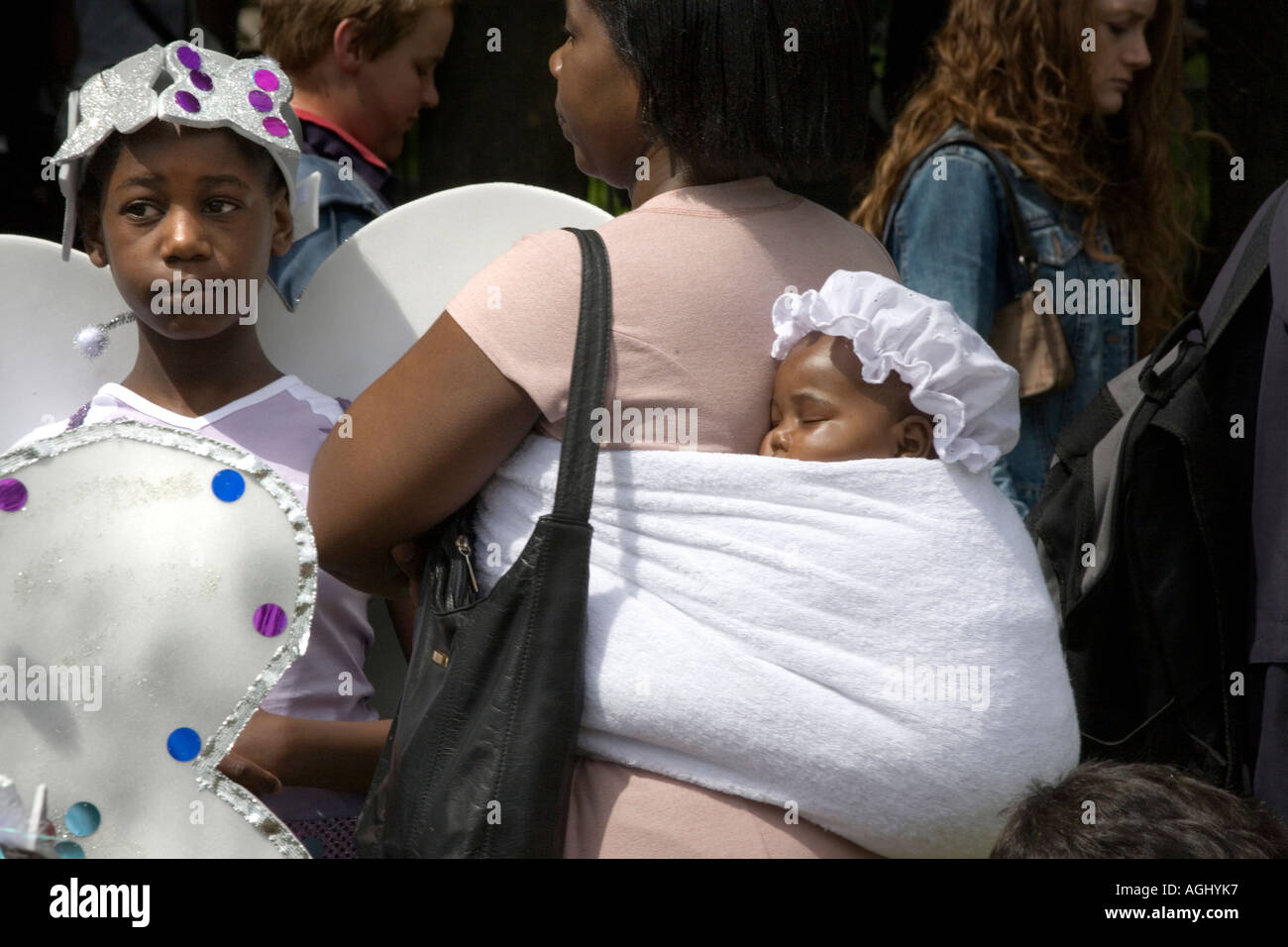 Papoose High Resolution Stock Photography and Images - Alamy