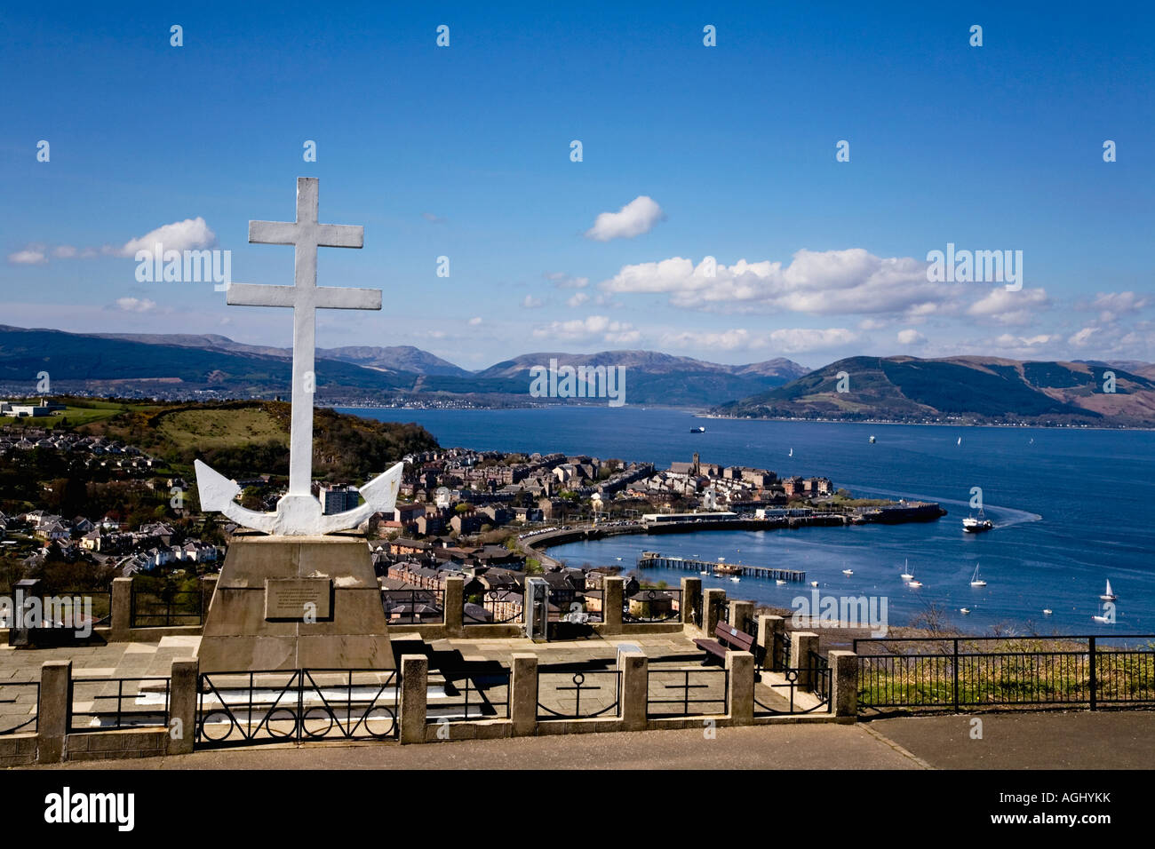 Lyle hill scotland hi-res stock photography and images - Alamy