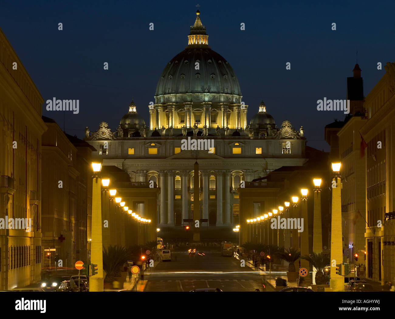 Pieta st peters basillica hi-res stock photography and images - Alamy