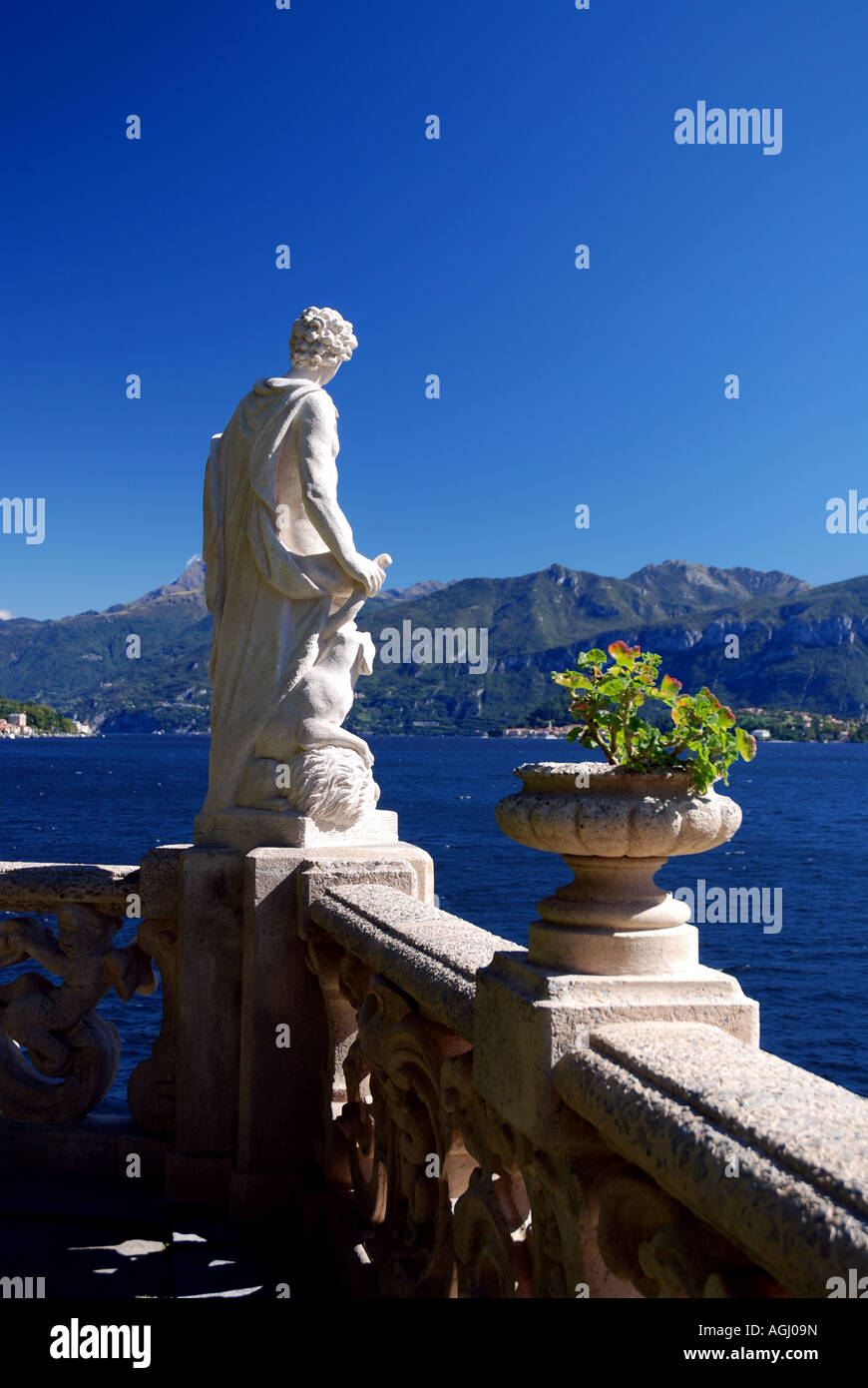 Villa balbianello como statue hi-res stock photography and images - Alamy