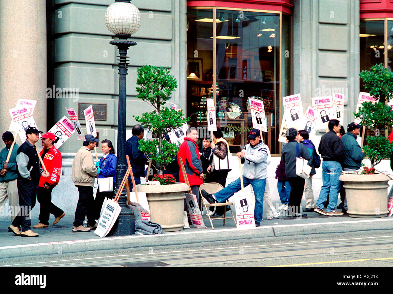 Hotel workers hi-res stock photography and images - Alamy