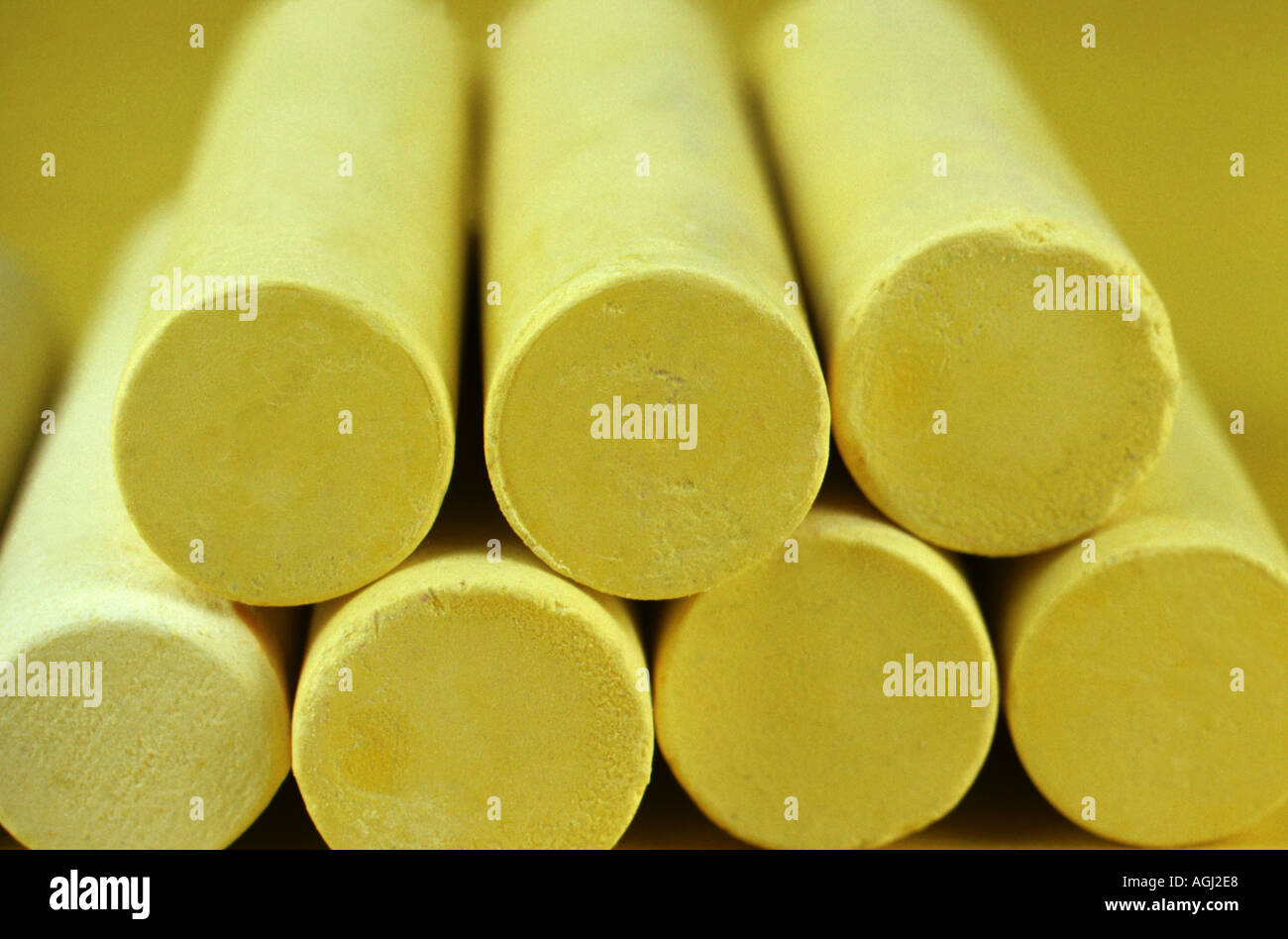 Yellow chalk hi-res stock photography and images - Alamy