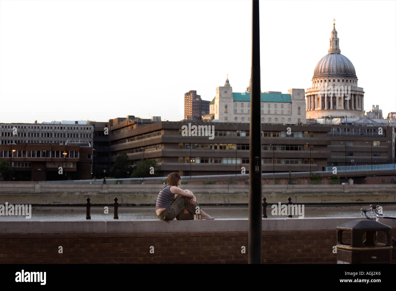 Embankment wall hi-res stock photography and images - Alamy