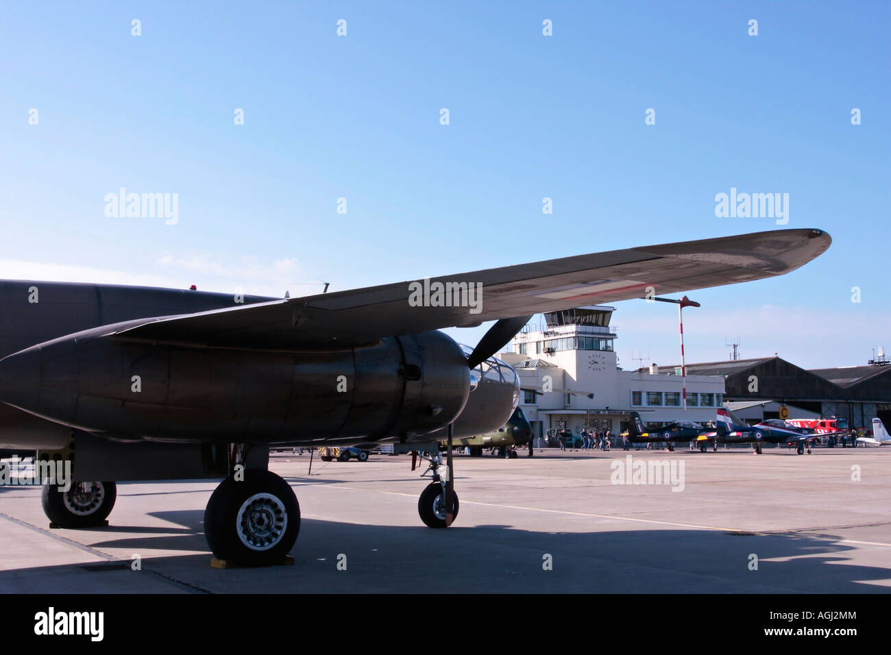 Uk vintage airport terminal hi-res stock photography and images - Alamy