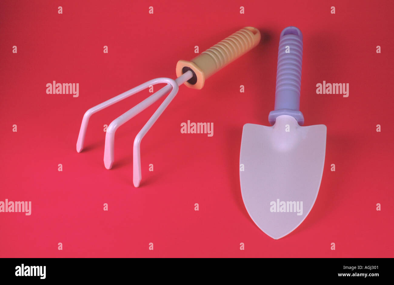 Garden trowels trowel rakes rake hi-res stock photography and images ...