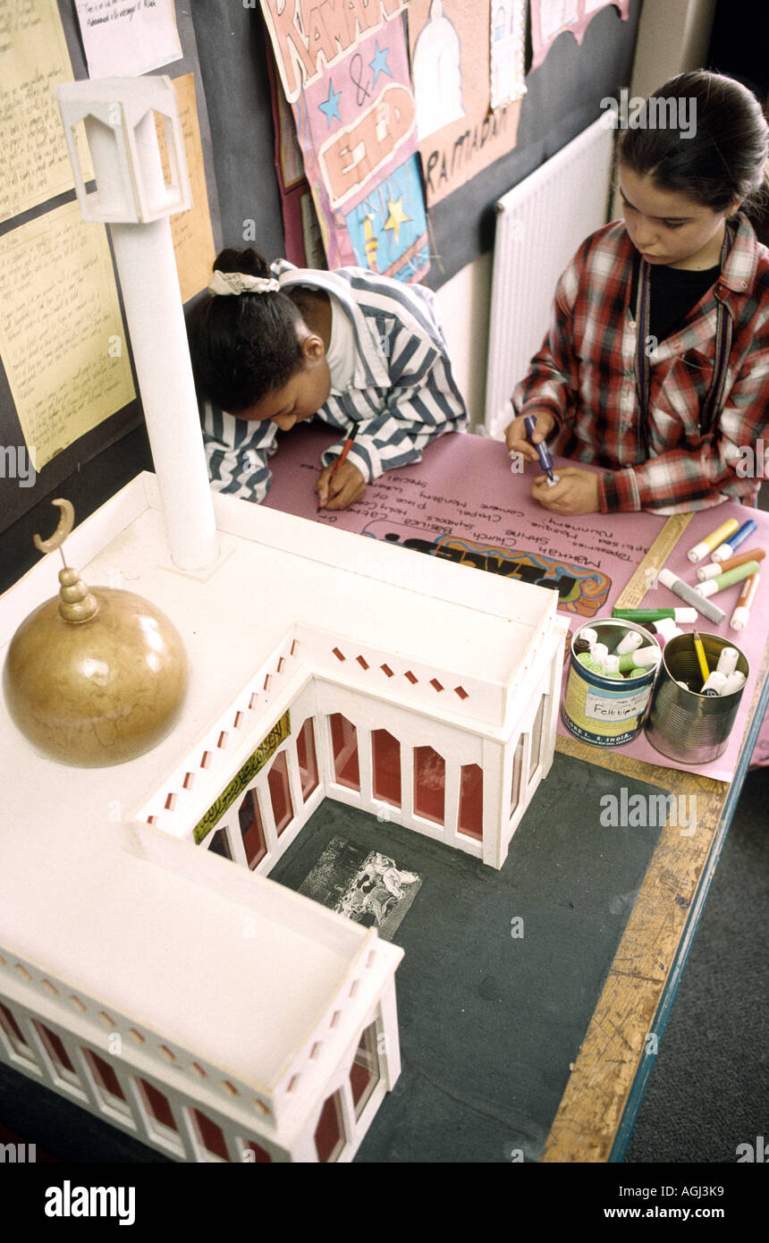 Secondary school religion class hi-res stock photography and images - Alamy