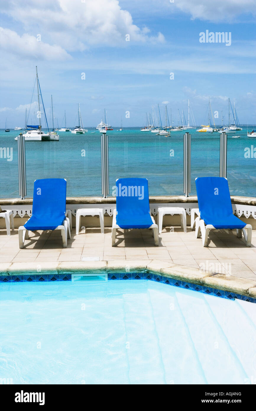 Row swimming pool lounge hi-res stock photography and images - Alamy