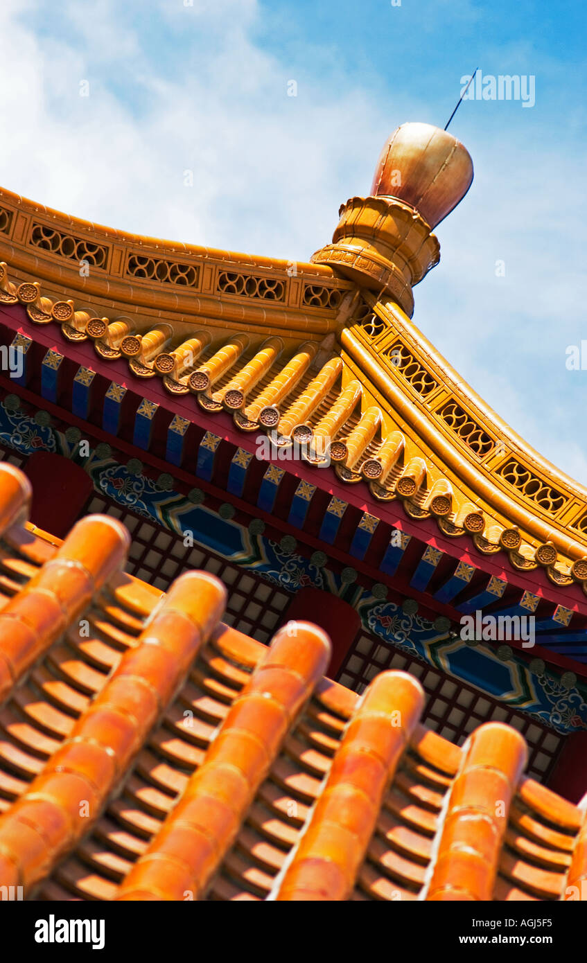 Traditional asian architectural rooftop hi-res stock photography and ...