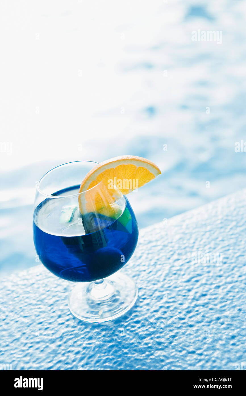 Close-up of a glass of cocktail on the ledge of swimming pool Stock ...