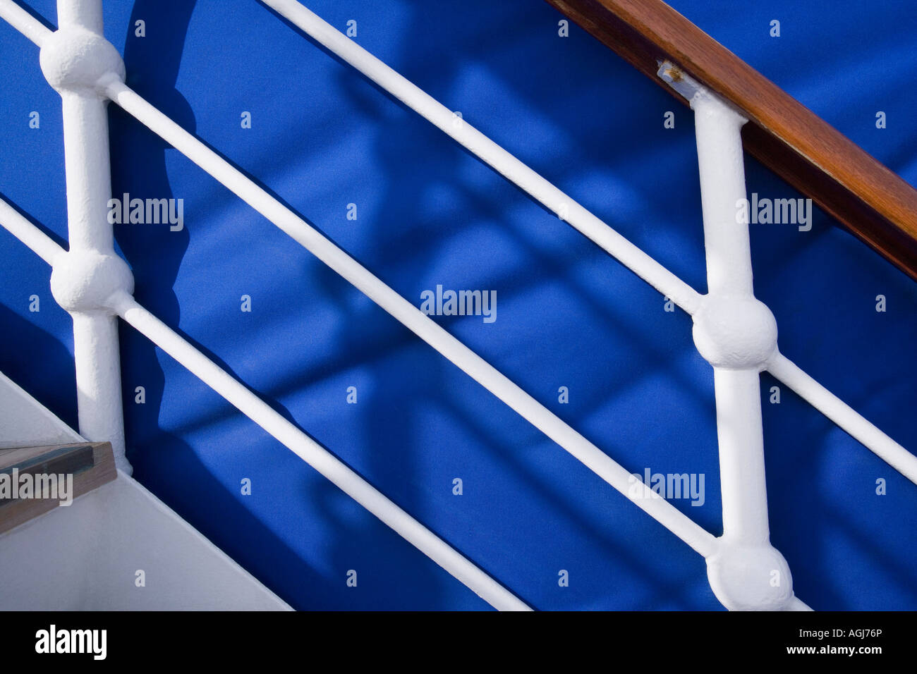 Close-up of the hand rail of a sailing ship Stock Photo - Alamy