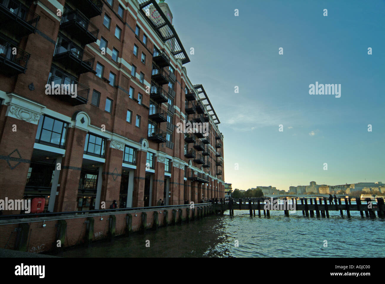 River Thames Wharf Stock Photo - Alamy