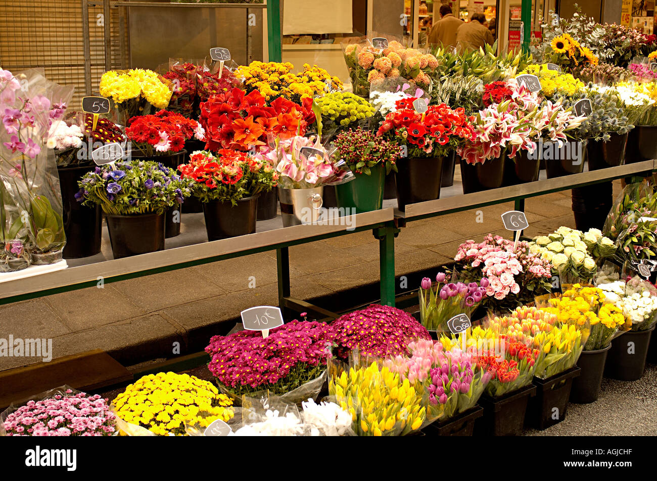 Stall at flower market in paris hi-res stock photography and images - Alamy