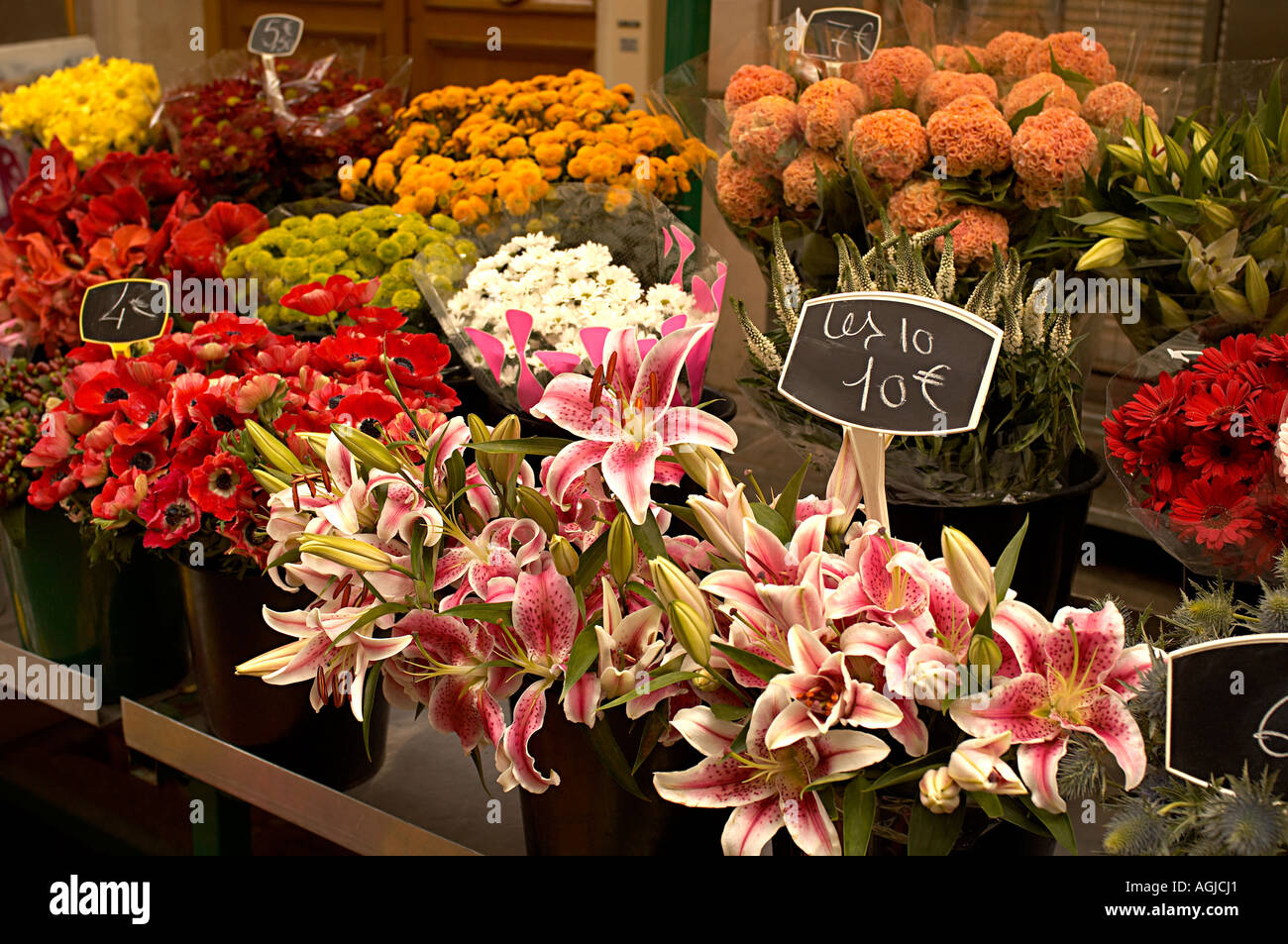 Stall at flower market in paris hi-res stock photography and images - Alamy