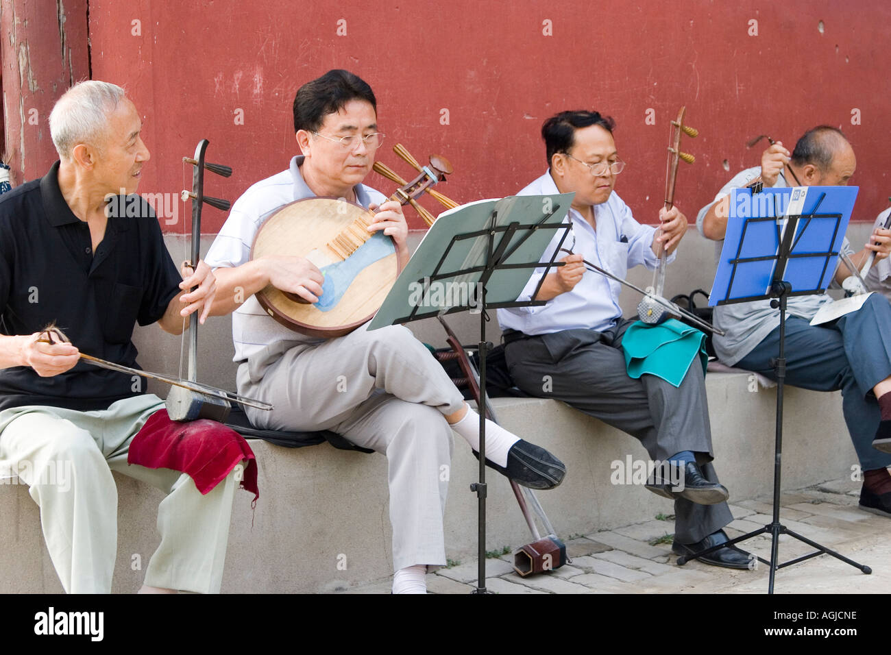 Musizierende High Resolution Stock Photography and Images - Alamy