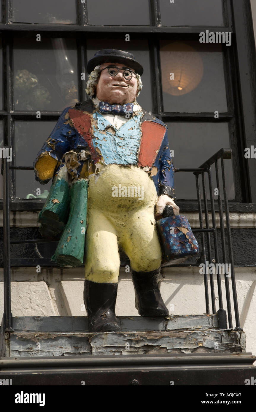 Mr pickwick statue hi-res stock photography and images - Alamy