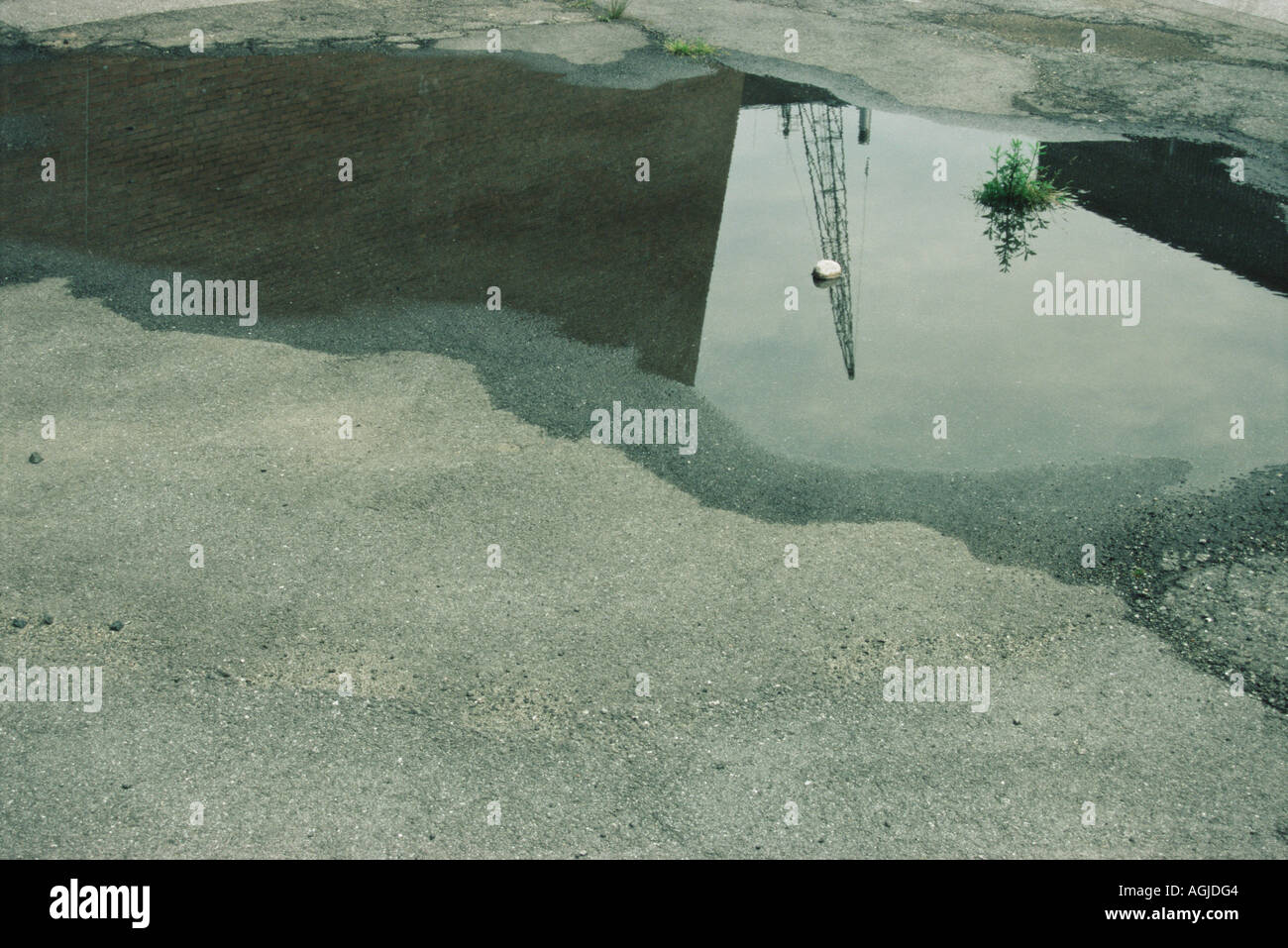 Puddle reflection in road hi-res stock photography and images - Alamy