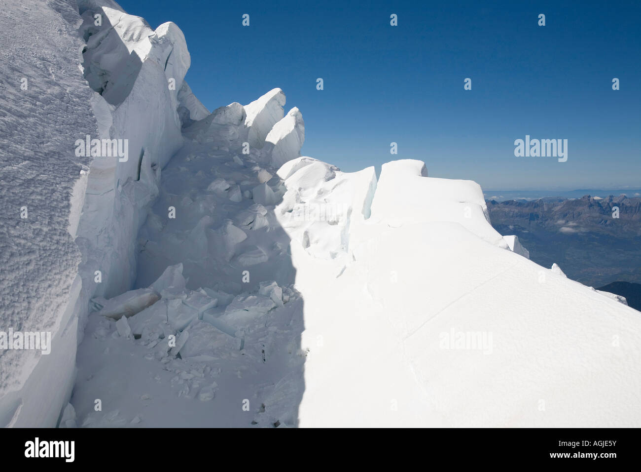 Seracs on the 4000m peak of Mont Blanc du Tacul global Stock Photo - Alamy