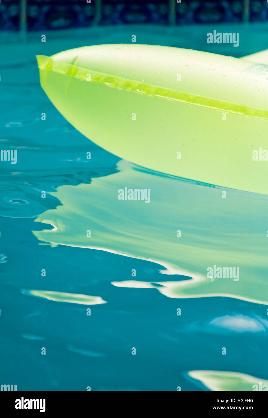 Pool raft edge of pool hi-res stock photography and images - Alamy