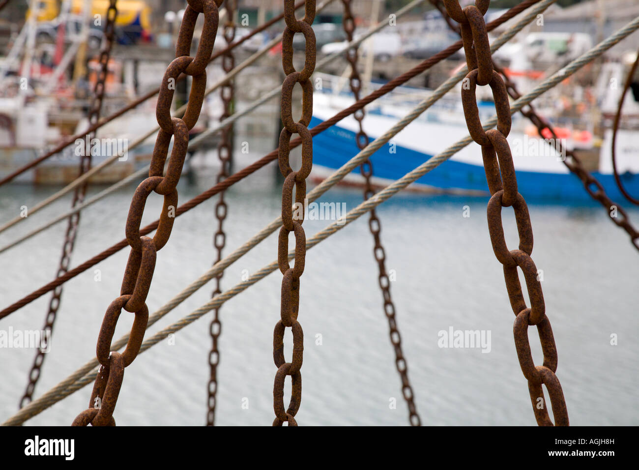 Trawler chains and ropes hi-res stock photography and images - Alamy