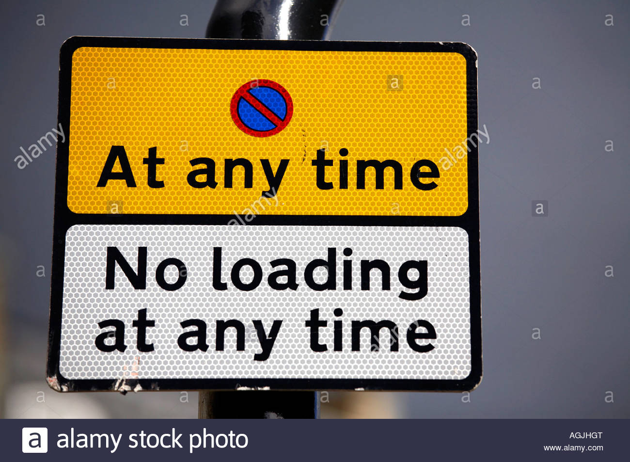 No waiting loading at any time signpost Stock Photo - Alamy