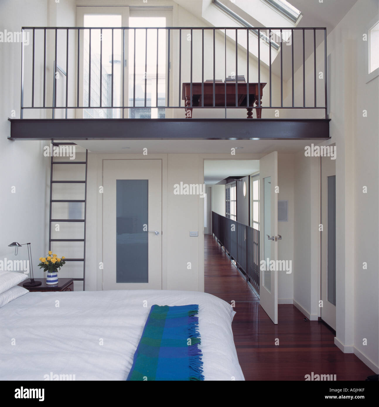 Mezzanine bed hi-res stock photography and images - Alamy