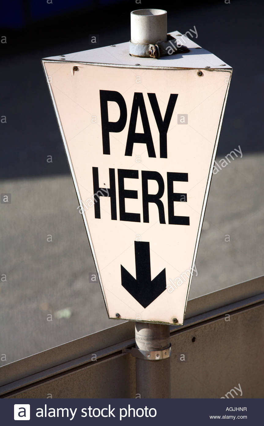 Pay here signpost in carpark Stock Photo - Alamy