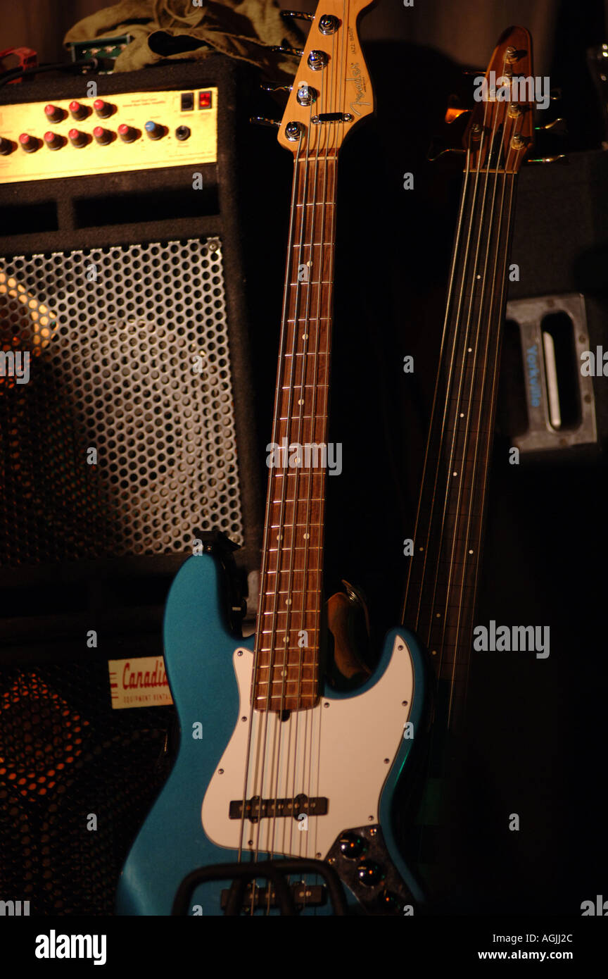 Body sounding instrument hi-res stock photography and images - Alamy