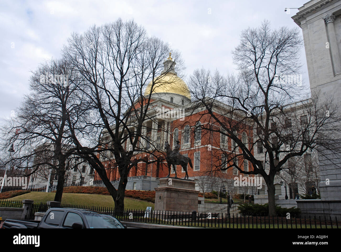 Massachusetts state house statue hi-res stock photography and images ...
