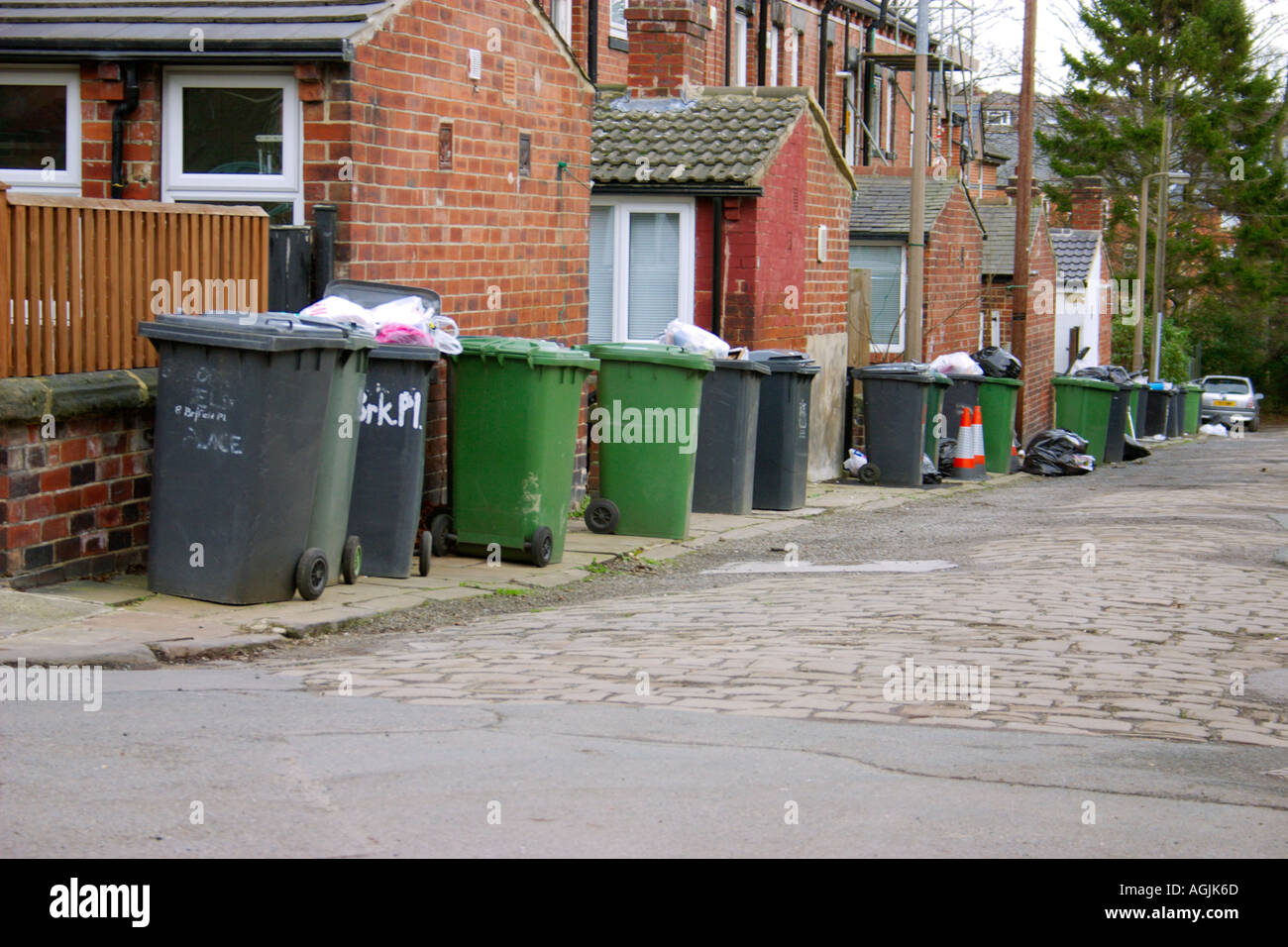 Leeds back to back houses hi-res stock photography and images - Alamy