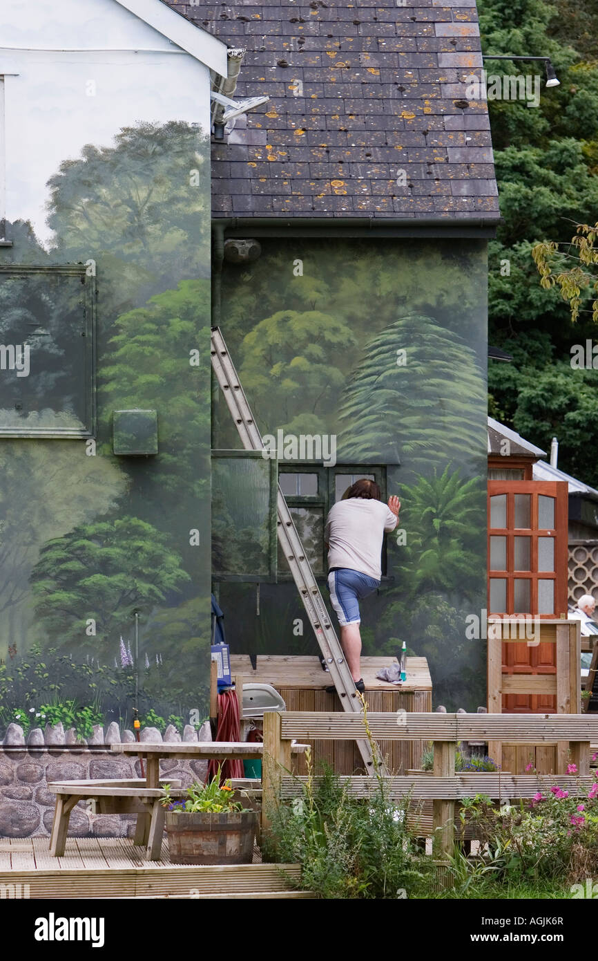 Man painting a house hi-res stock photography and images - Alamy