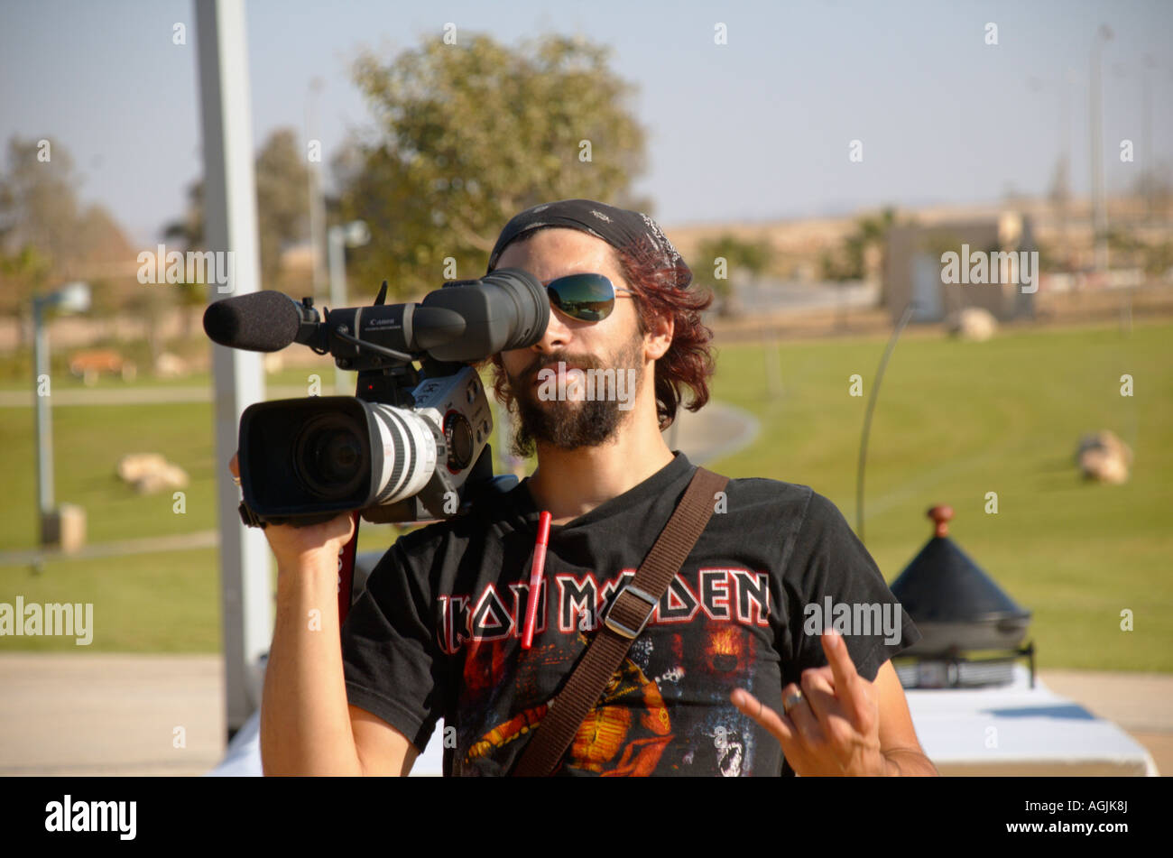 Video camera man with camera on shoulder Stock Photo - Alamy
