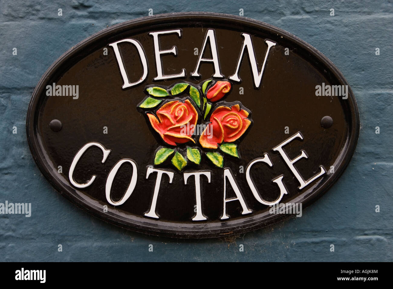 Rose cottage house sign hi-res stock photography and images - Alamy