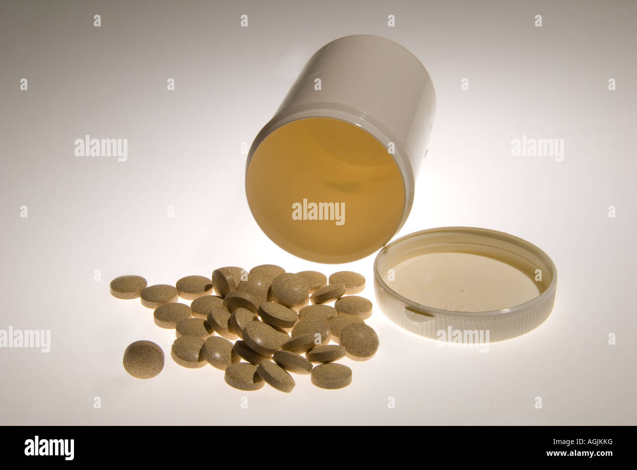 Multivitamin tablets vitamin hi-res stock photography and images - Alamy