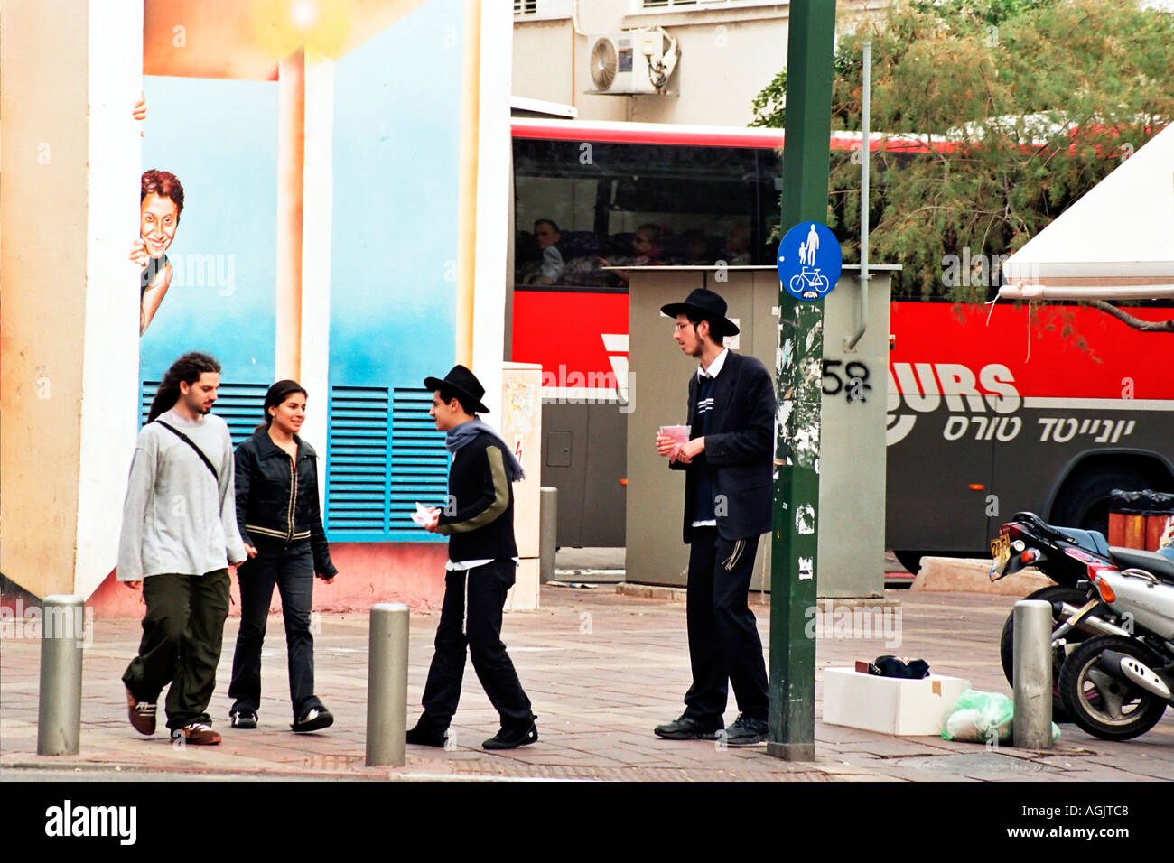 Young jews talking hi-res stock photography and images - Alamy
