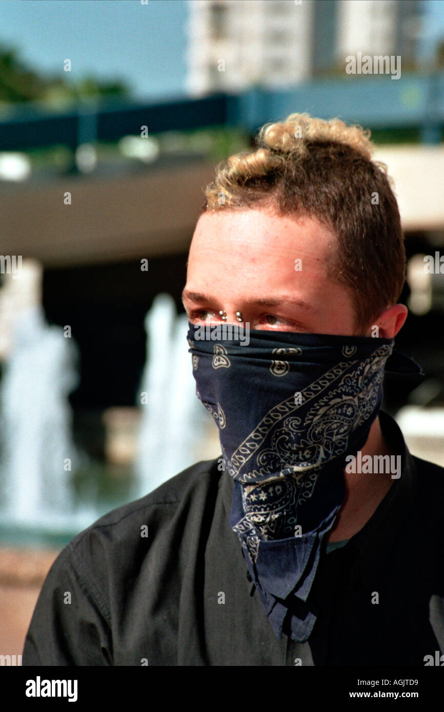 Hiding from cameras hi-res stock photography and images - Alamy