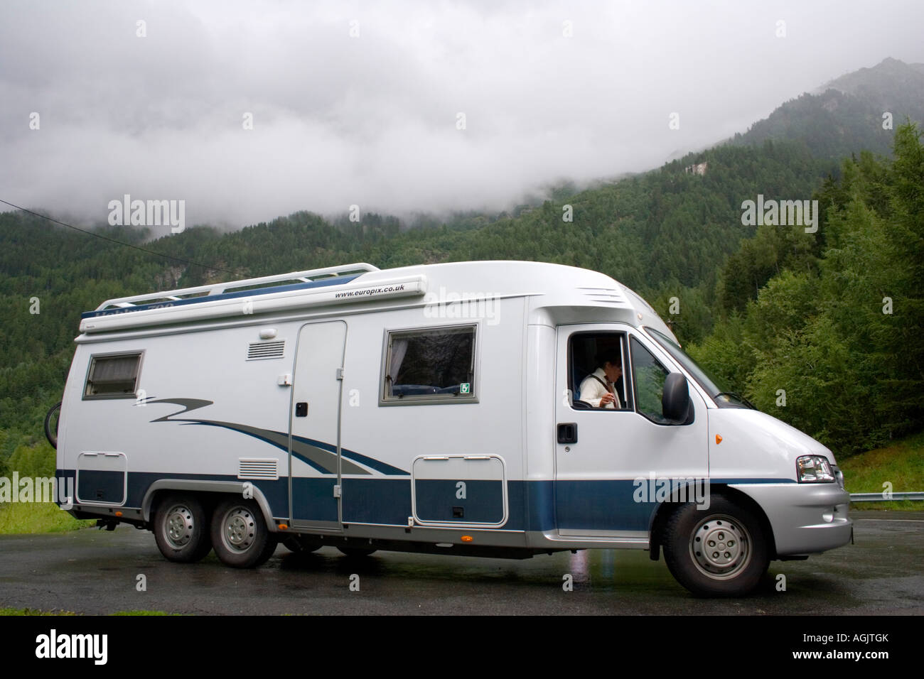 Camping car blanc hi-res stock photography and images - Alamy