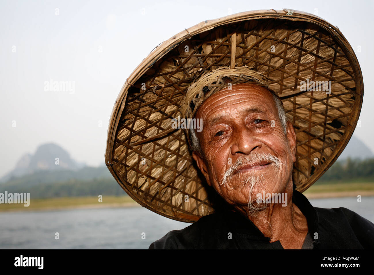 Chinese boatman hi-res stock photography and images - Alamy